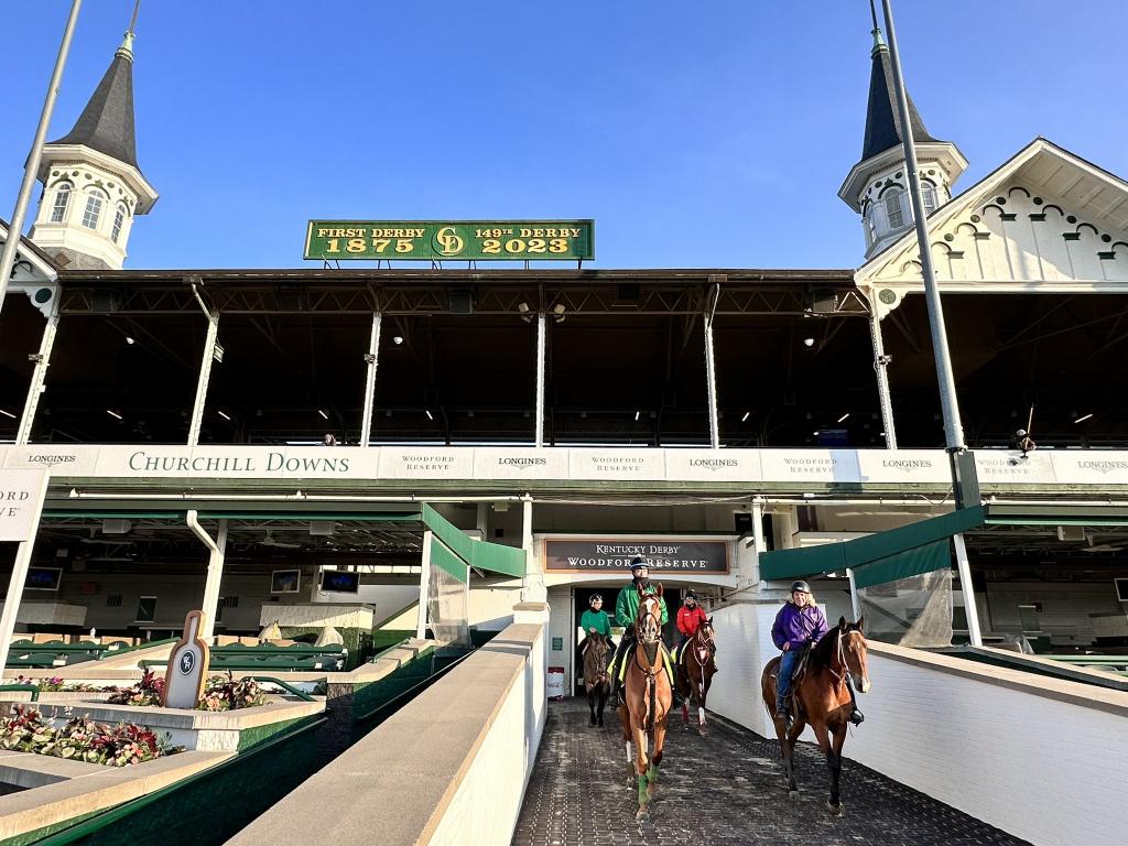 Experienced Horseman Mike Crowder Helps Put Team Japan at Ease ...